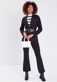 Cache Cache MIT KURZEN ÄRMEN - Camiseta estampada - noir/negro - Zalando.es