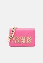 Versace Jeans Couture RANGE LOGO LOCK SKETCH BAGS - Keresztpántos táska ...