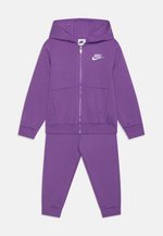 Nike Sportswear CLUB UNISEX SET - Sweatjacke - black raspberry/lila ...