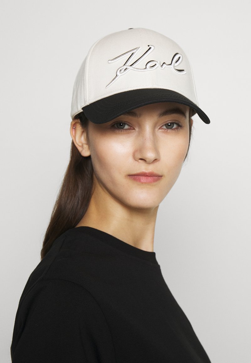 karl-lagerfeld-new-signature-lippalakki-black-white-musta-zalando-fi