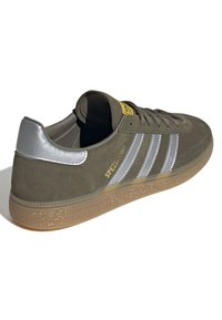 adidas Originals HANDBALL SPEZIAL UNISEX - Sneakers - olive strata ...