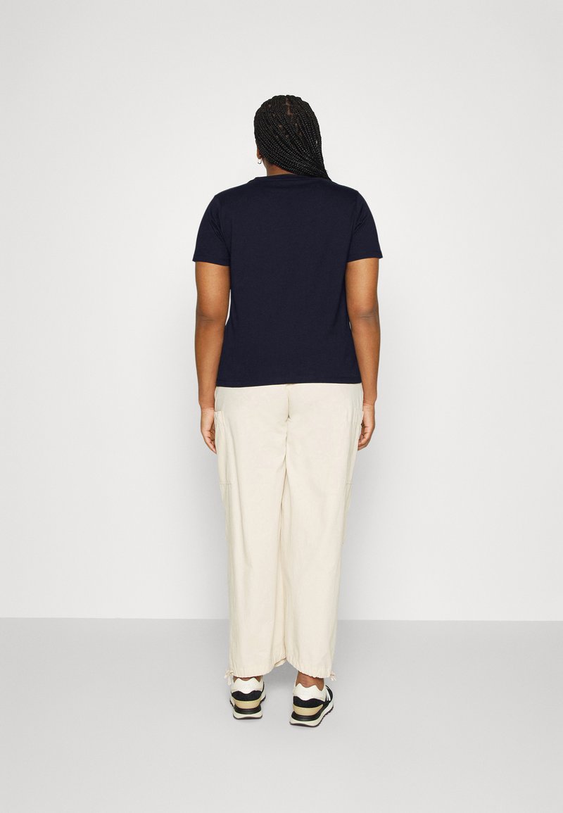 Tommy Hilfiger Curve Monotype T Shirt Basique Desert Sky Bleu