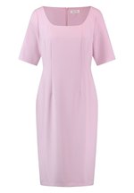 Gerry Weber GEWEBE - Etuikleid - powder pink/pink - Zalando.de