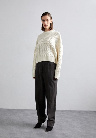 Filippa K BOXY BRAIDED - Strickpullover - chalk white/offwhite - Zalando.at