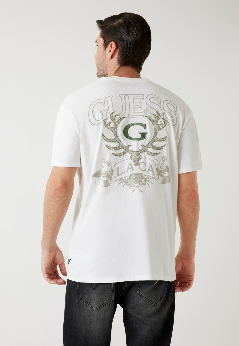 Guess LOGOSTICKEREI - T-Shirt print - creme/beige - Zalando