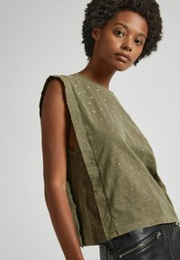 Pepe Jeans HEA - Top - olivine green/oliv - Zalando.de