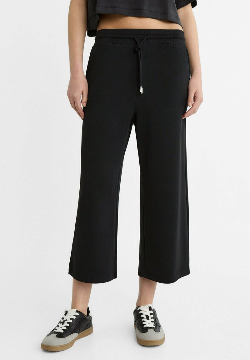 Stradivarius WITH AN ELASTIC WAISTBAND AND ADJUSTABLE DRAWSTRINGS SIDE ...