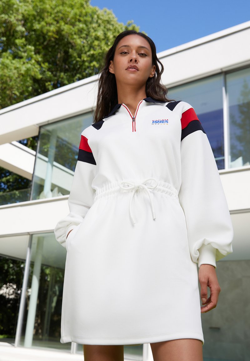 Tommy Hilfiger EXCLUSIVE HILFIGER TEAM DRESS - Day dress - ecru/off ...