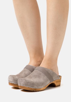 Sanita HESE OPEN - Clogs - chestnut/cognac - Zalando.ch