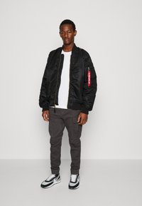 Alpha Industries MA-1 PUCKERED - Bomberjacke - black/schwarz - Zalando.de