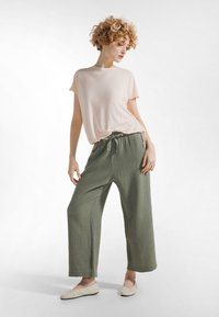 Deha Trousers - green sage/olive - Zalando