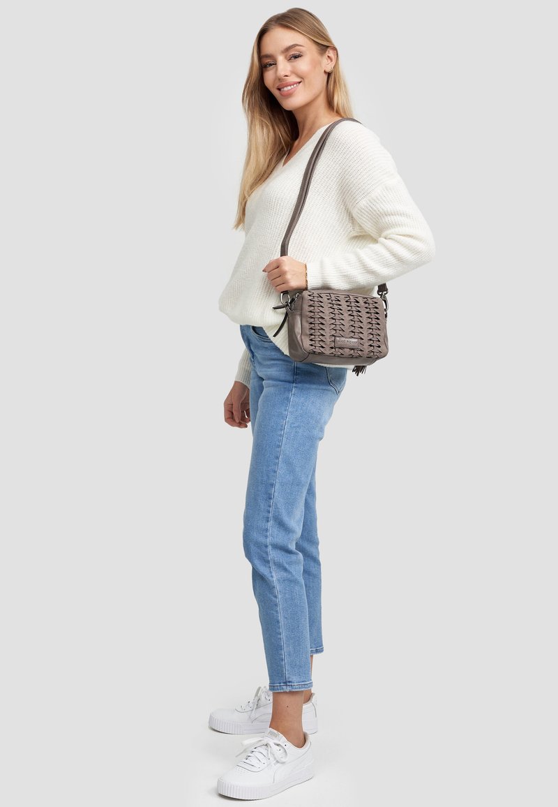 Marc Picard Across body bag - grau/grey - Zalando.de