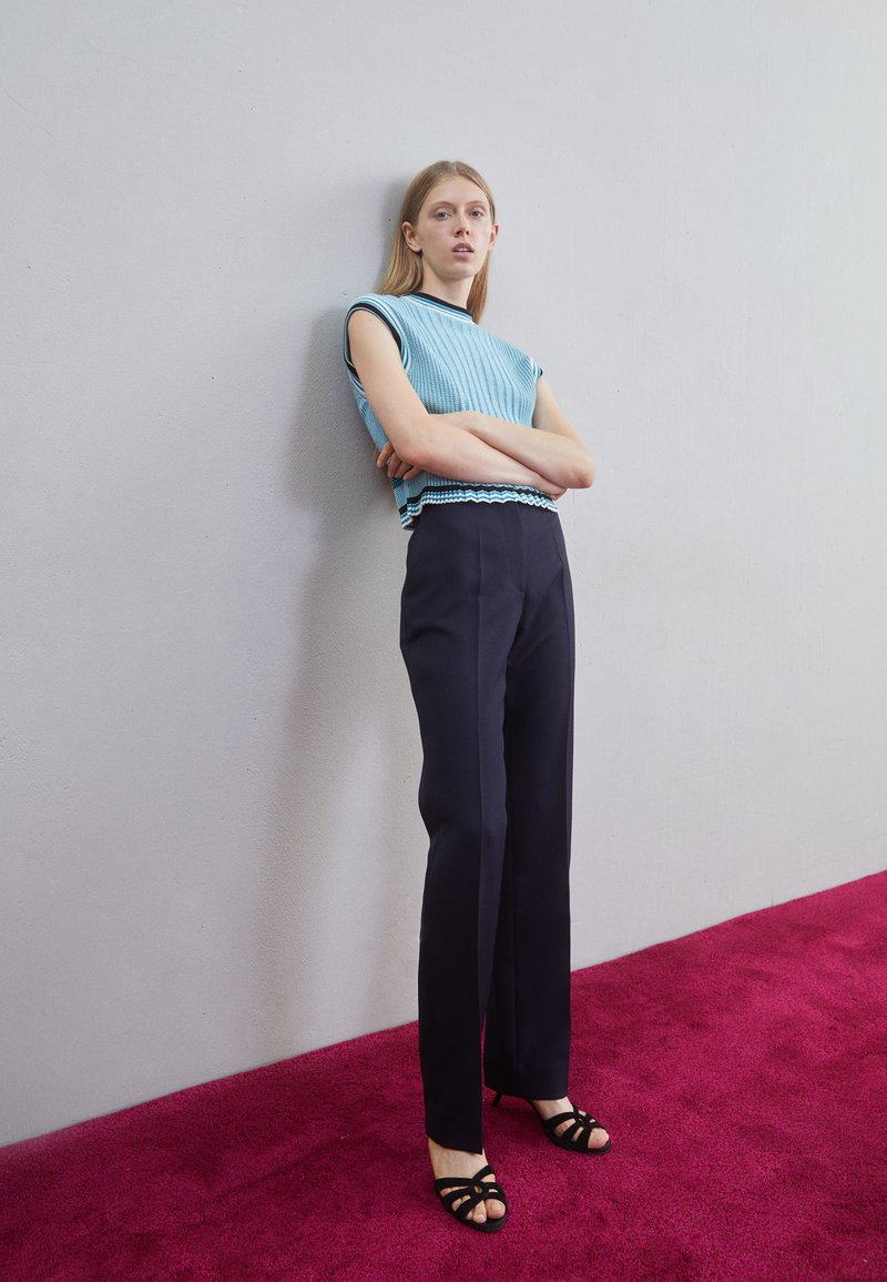 Victoria Beckham TAILORED SLIM TROUSER - Tygbyxor - dark navy/mörkblå - Zalando.se