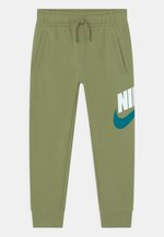 Nike Sportswear CLUB UNISEX - Tracksuit bottoms - alligator/evergreen ...