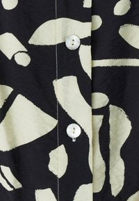 ST MRLO KARA - Jumpsuit - abstract strokes/schwarz - Zalando.de