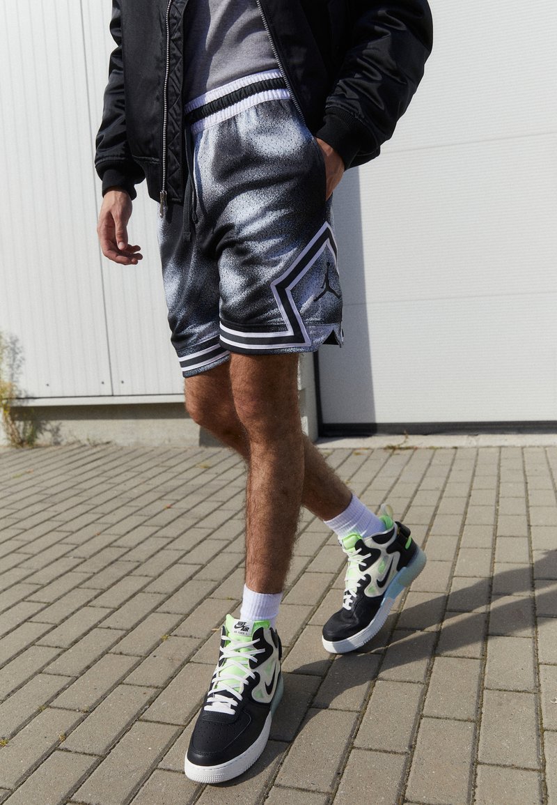 Jordan SHORT - Sports shorts - dark smoke grey/white/black/dark grey ...