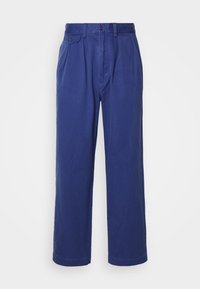 Polo Ralph Lauren WHITMAN RELAXED FIT PLEATED CHINO PANT - Chinos - light navy/dark blue ...