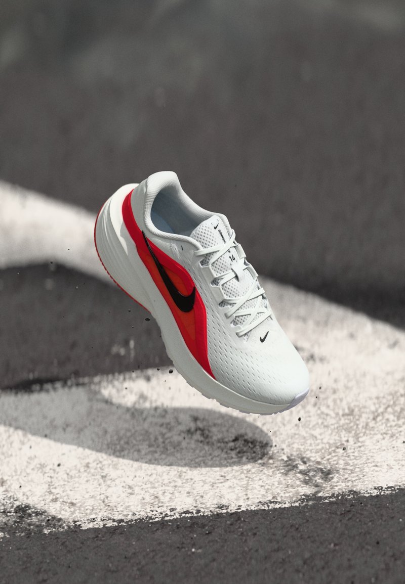 Nike Performance DOWNSHIFTER 14 - Laufschuh Straße - white/black/summit ...