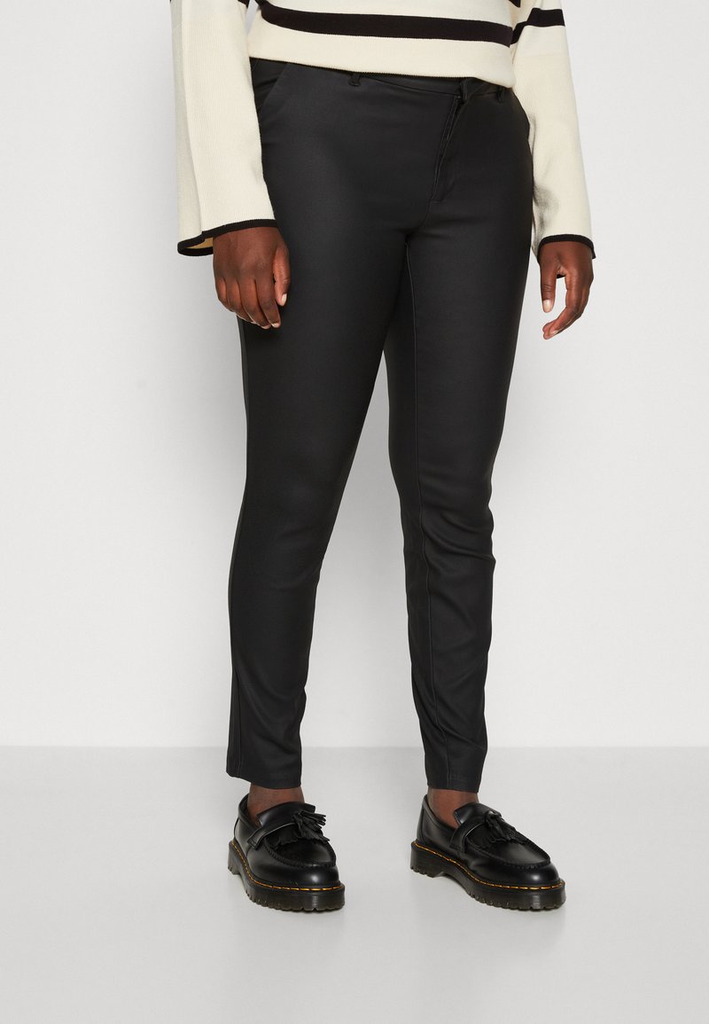 Vero Moda Curve VMCLEAH CLASSIC COATED PANT - Pantalon classique ...