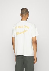 Wrangler SLOGAN TEE - T-Shirt print - worn white/weiß - Zalando.de