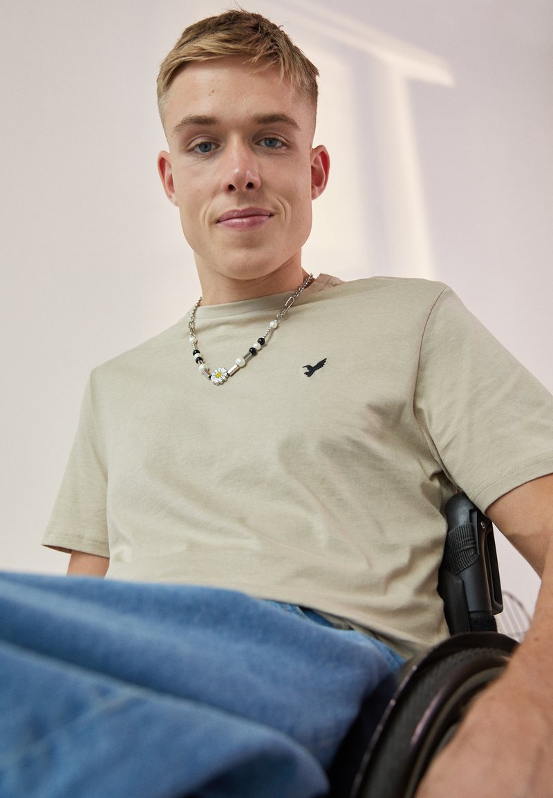 Pier One Camiseta básica - beige - Zalando.es