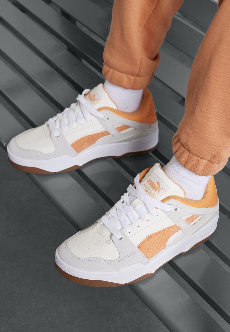 Puma SLIPSTREAM SWEATER UNISEX - Baskets basses - warm white/bright ...