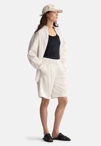 GANT RELAXED FIT - Shorts - white/weiß - Zalando.ch
