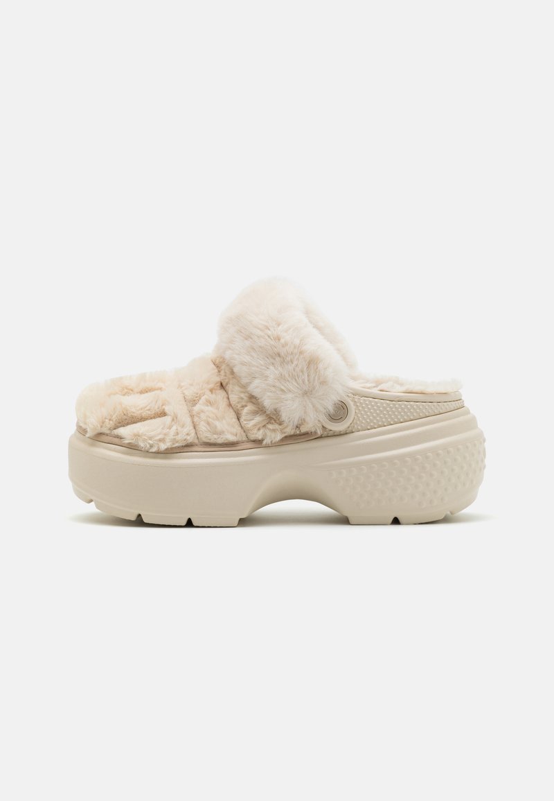 Crocs STOMP UNISEX - Slippers - stucco/off-white - Zalando.co.uk