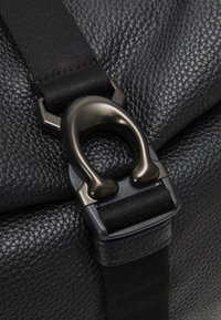 COACH BECK ROLL TOP BACKPACK IN PEBBLE UNISEX - Tagesrucksack - black ...