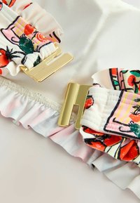Next REGULAR FIT -FRILL BANDEAU - Bikiniöverdel - cream red pomodoro ...