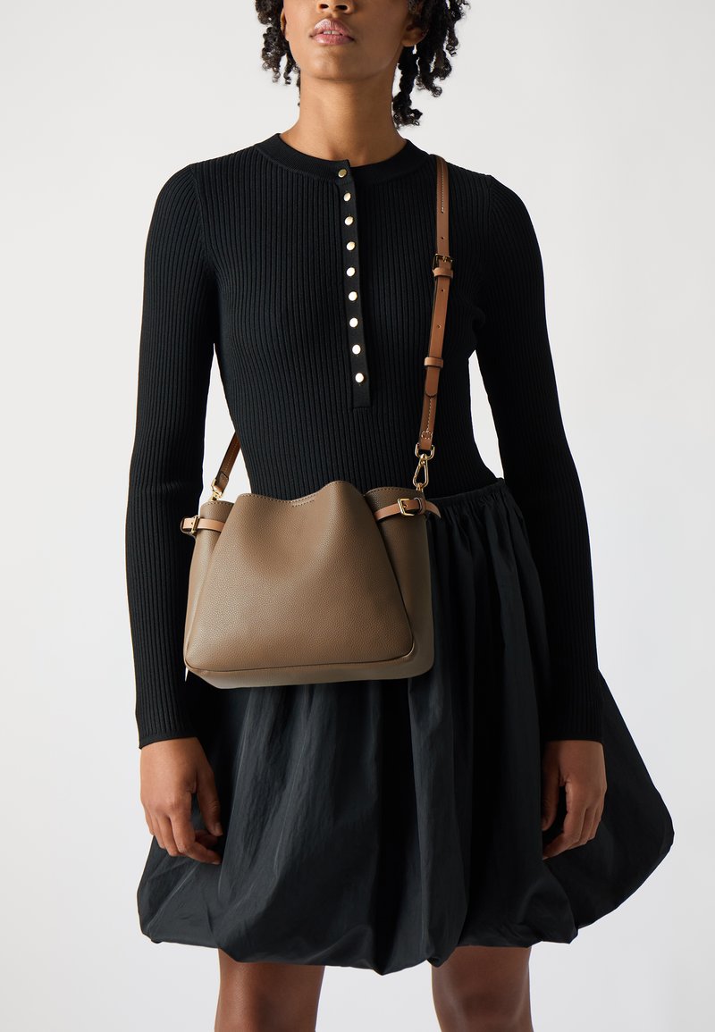 PARFOIS CROSSBODY BAG RITHA - Across body bag - taupe - Zalando