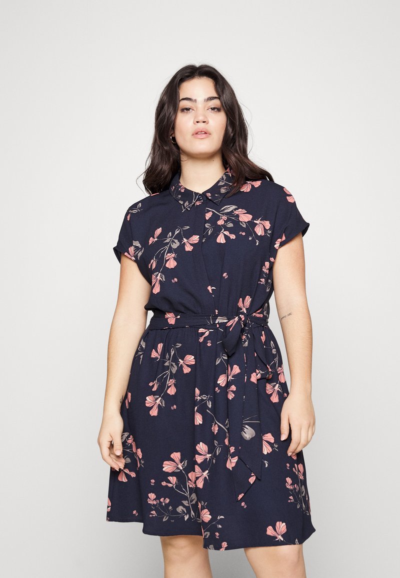 Vero Moda Curve VMNEWHALLIE SHORT DRESS - Rochie tip cămașă - night sky ...