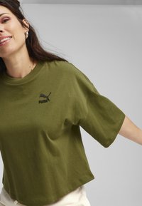 Puma BETTER - T-Shirt basic - olive green/oliv - Zalando.at