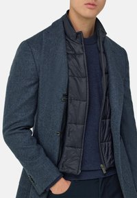 Boggi Milano MICRO FANCY REMOVABLE BIB BLAZER - Blazer jacket - navy ...