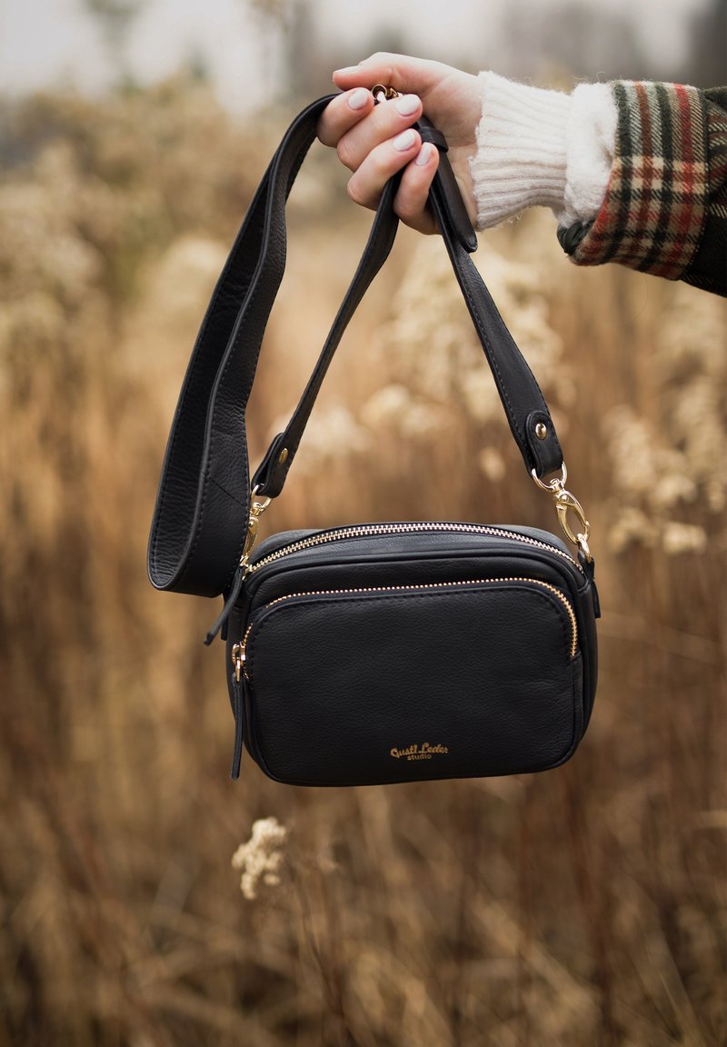 Gusti Leder LULU - Schoudertas - schwarz/zwart - Zalando.be Gusti Leder LULU - Schoudertas - schwarz/zwart - Zalando.be