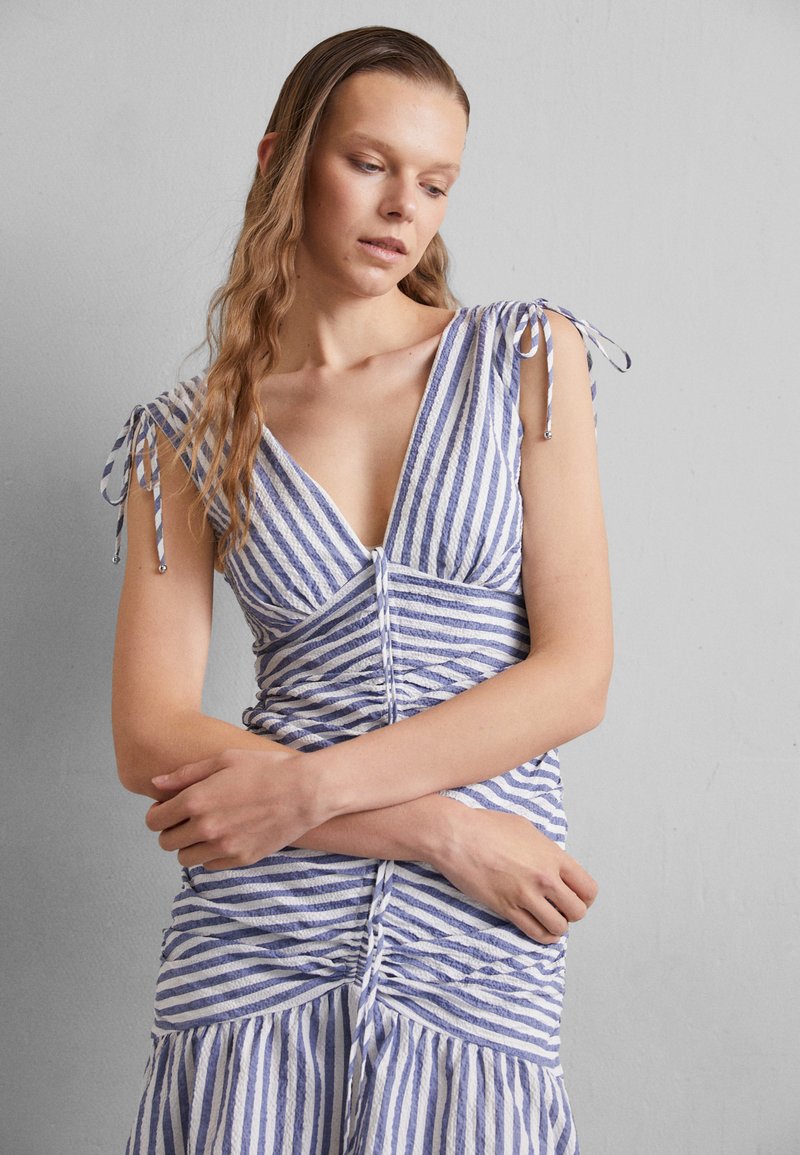 Veronica Beard PERRIN DRESS - Maxikleid - washed blue/white/blau ...