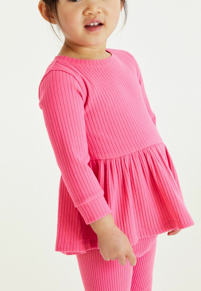 next-knitted-peplum-sweater-and-leggings-set-neule-bright-pink