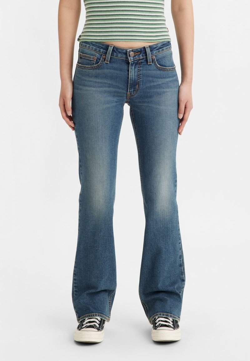 Levi's® SUPERLOW BOOT - Bootcut jeans - show on the road/blue denim ...