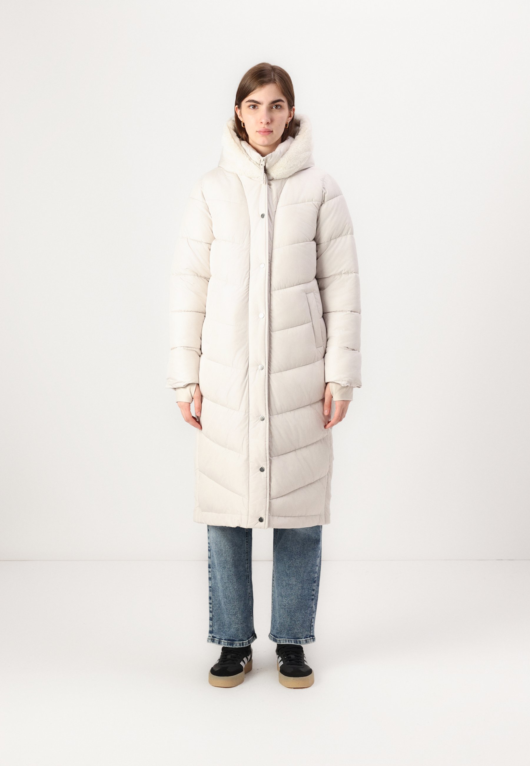 White hollister coat store