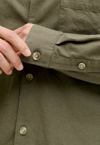 Jack & Jones RELAXED FIT - Shirt - dusty olive/mottled olive - Zalando ...