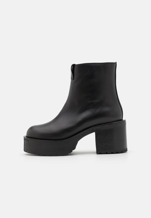 Proenza Schouler STOMP CHELSEA BOOTS - Kotníkové boty na platformě ...