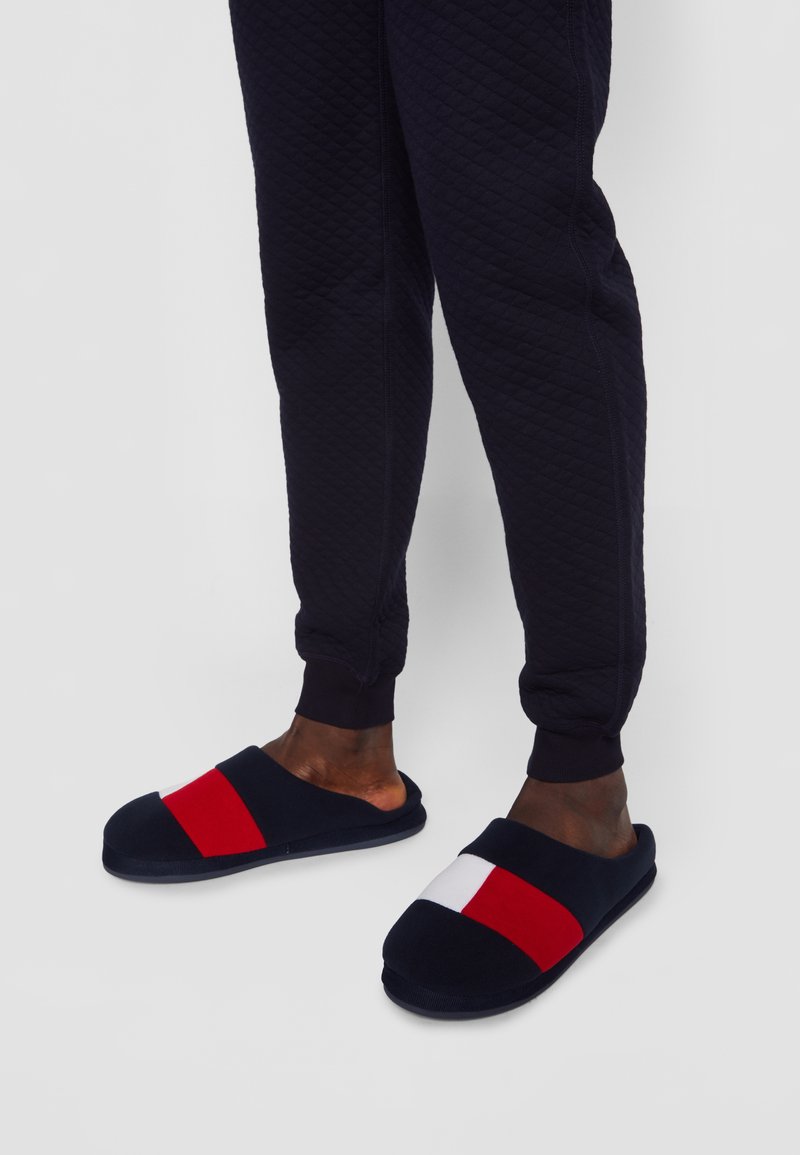 Tommy Hilfiger FLAG HOMESLIPPER - Slippers - red/white/blue/blue ...