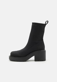 Monki Platform-nilkkurit - black dark/musta - Zalando.fi