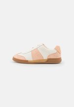 Clarks MATCH - Sneakers laag - pale peach/abrikoos - Zalando.be