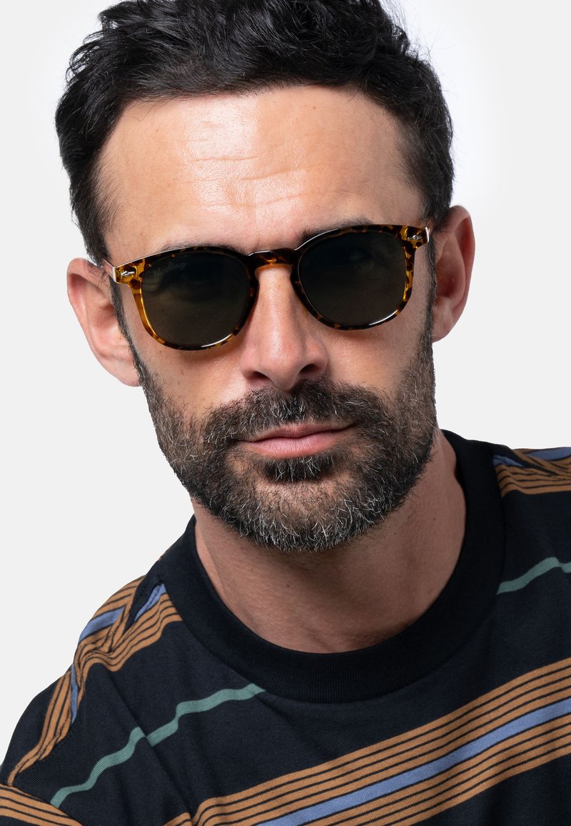 Herling ORSON - Solglasögon - sahara ember/mörkbrunmelerad - Zalando.se