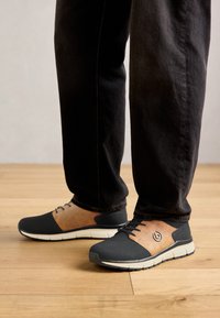 bugatti SONIC - Tenisky - black/cognac/čierna - Zalando.sk