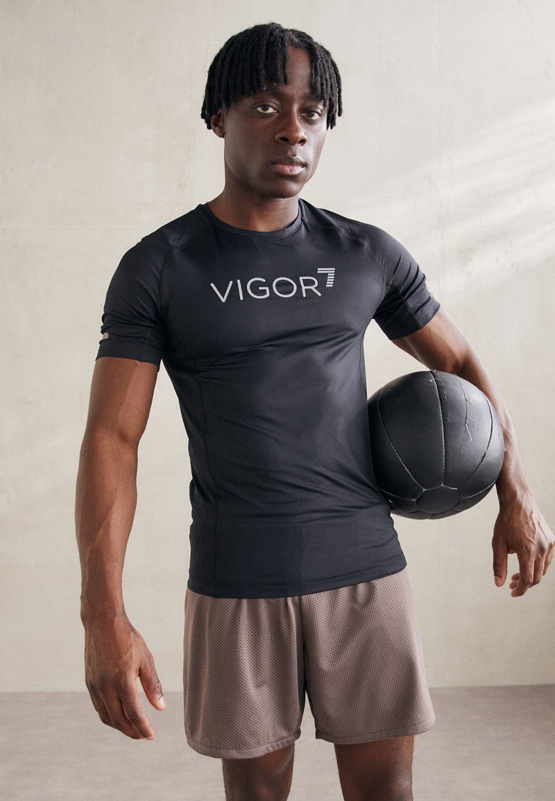 EA7 Emporio Armani VIGOR - Koszulka sportowa/czarny - Zalando.pl