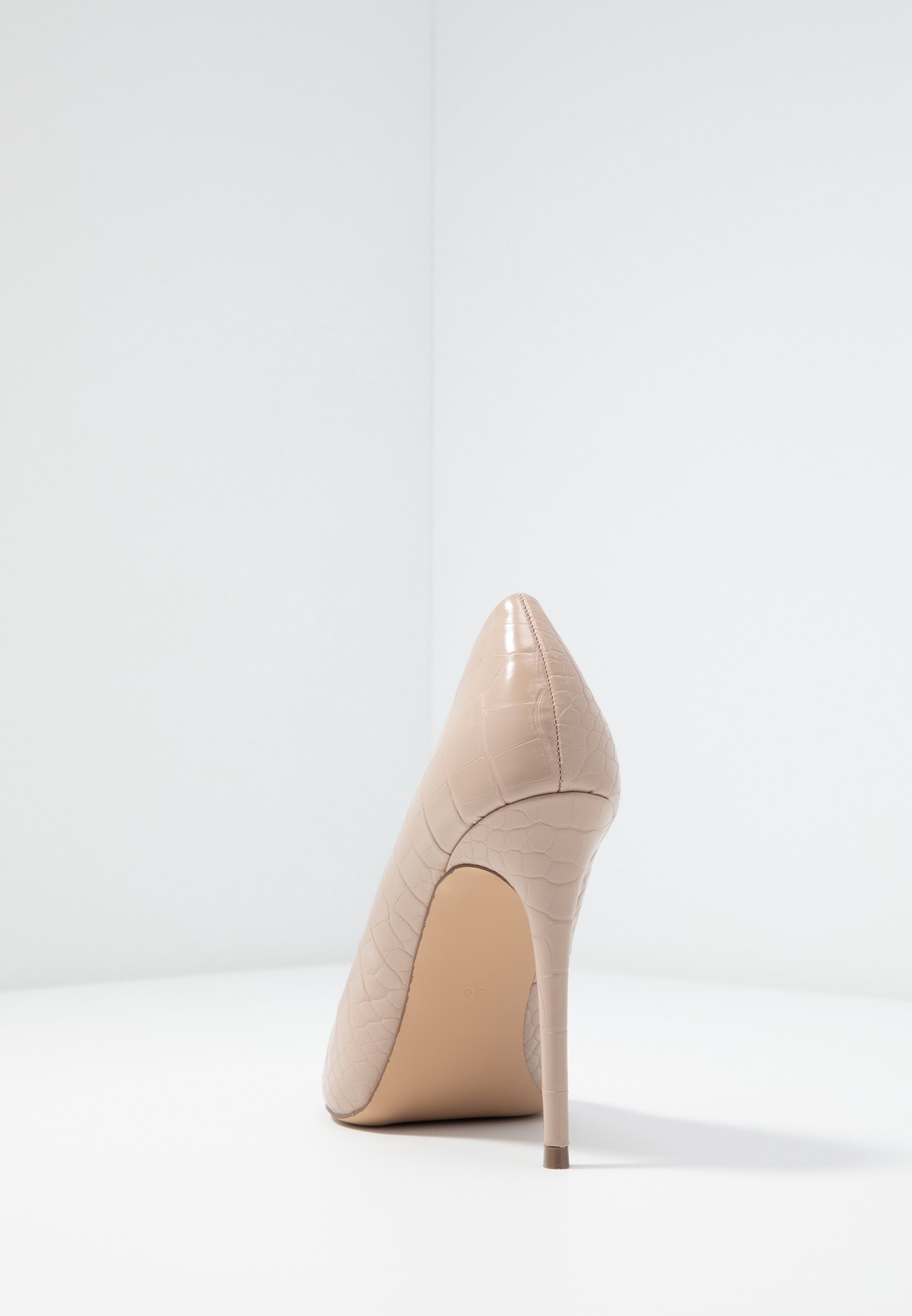 Nude pump heels store