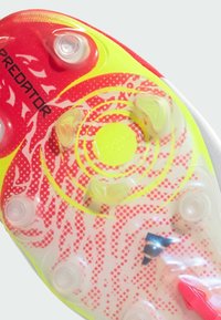 adidas Performance PREDATOR - Buty piłkarskie na twardą nawierzchnię ...