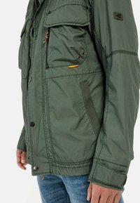 camel active Leichte Jacke - leaf green/dunkelgrün - Zalando.at